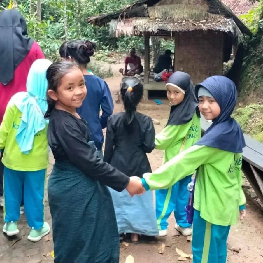 “All About Me” and we are learning about Baduy tribe. – Kawakibi School